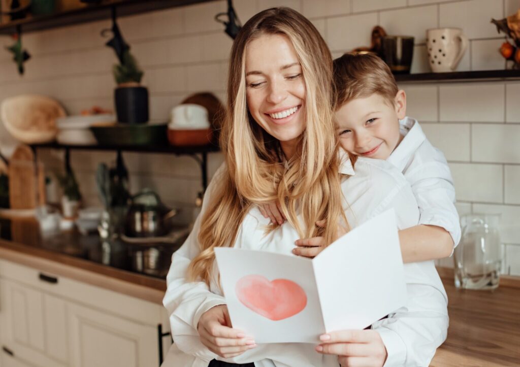 💐 Citations Fête des Mères : 20 Messages pour lui dire « Je t’aime